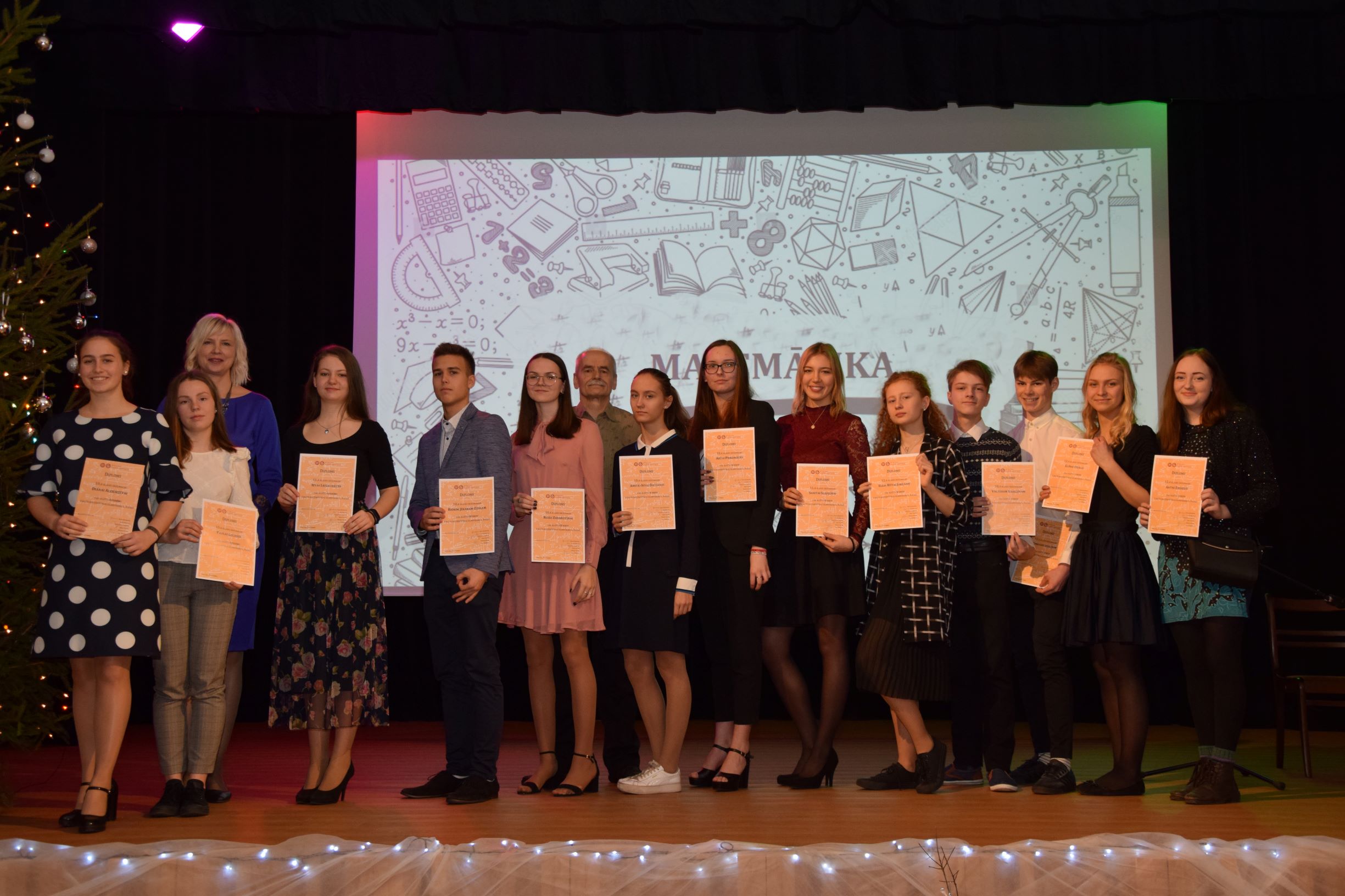 Pasniegtas sarkanās, zelta un sudraba liecības – SVĢ